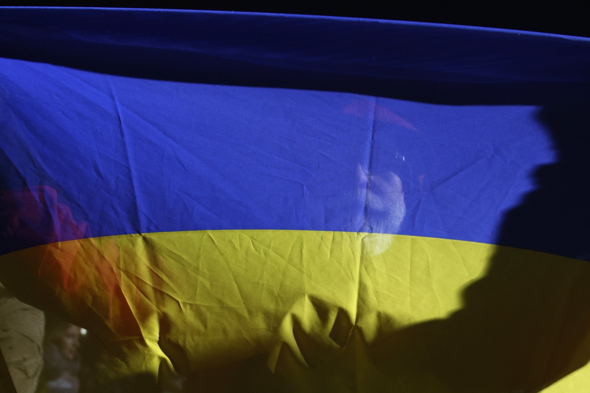 Ukrainos vėliavą išniekinusiems Vengrijos futbolo sirgaliams siūloma ...