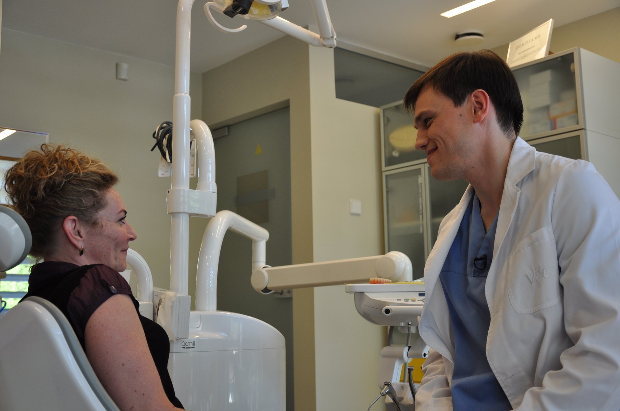 „Misija – grožis“ dalyvė dantis lipdydavo superklijais - Delfi gyvenimas