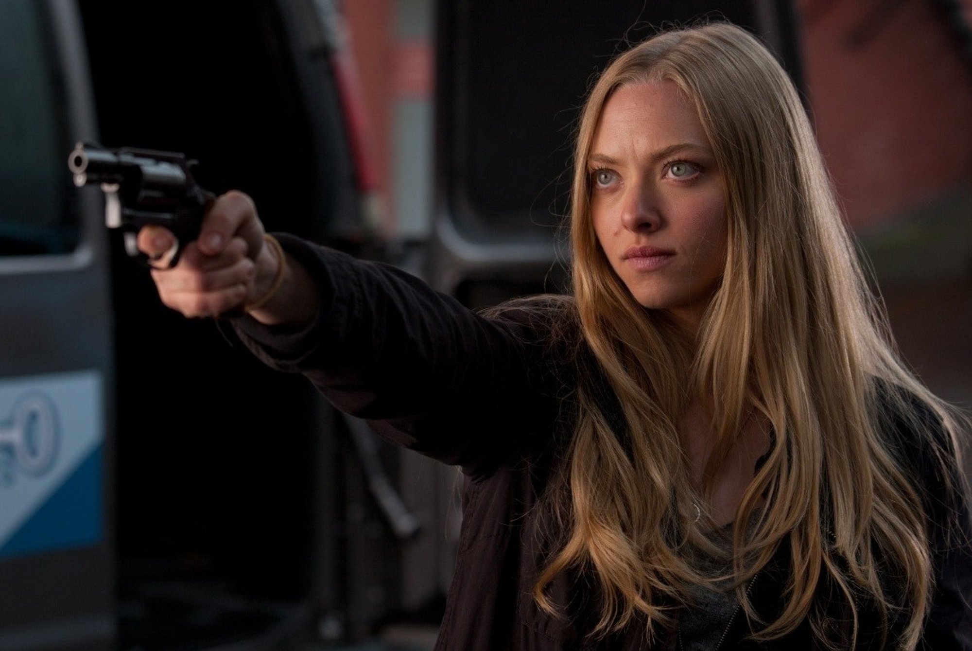 A.Seyfried veiksmo filme „12 vilties valandų“ viena kovos prieš žudiką ...