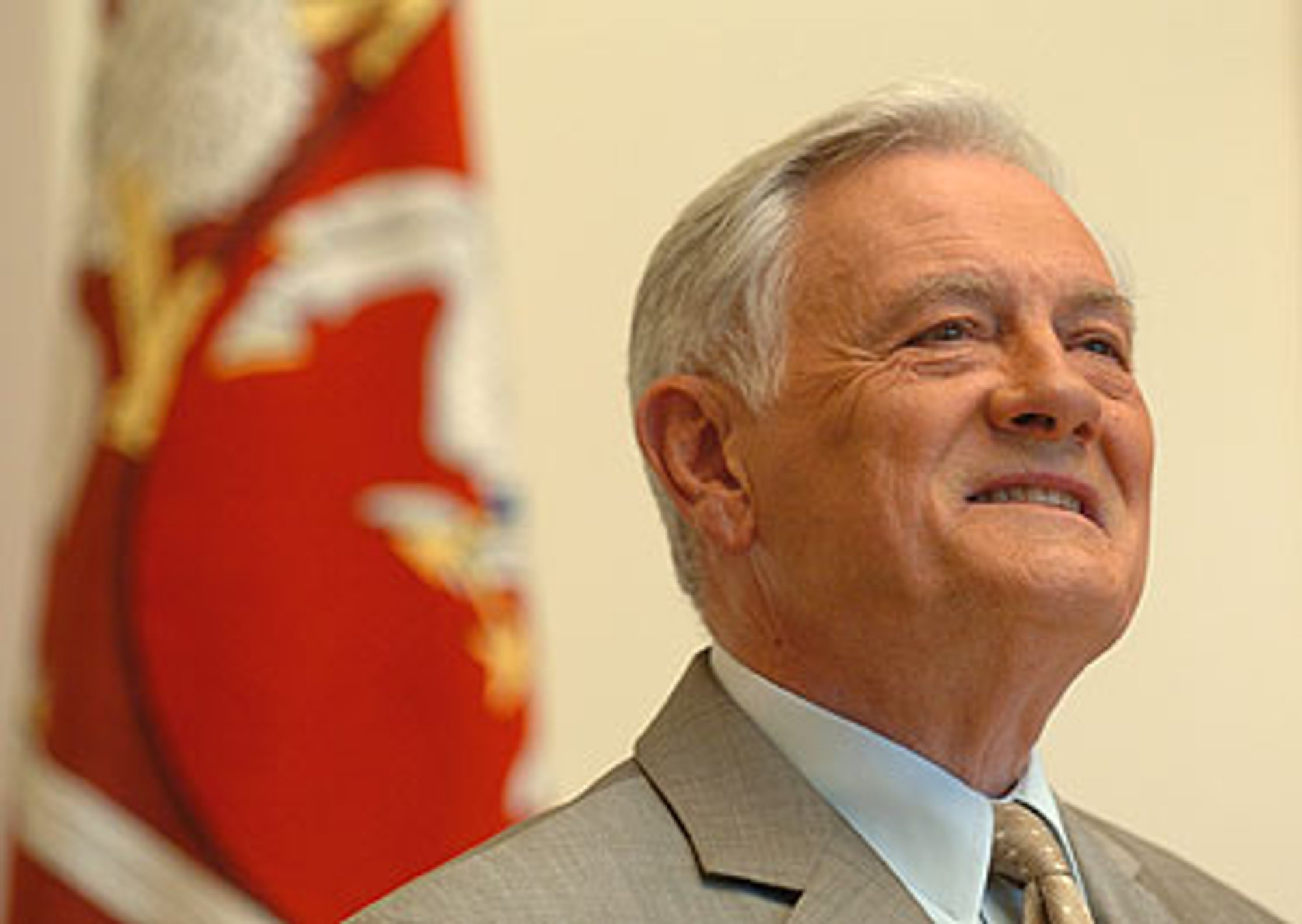 V.Adamkus piniginį apdovanojimą skyrė žmonos fondui - Delfi