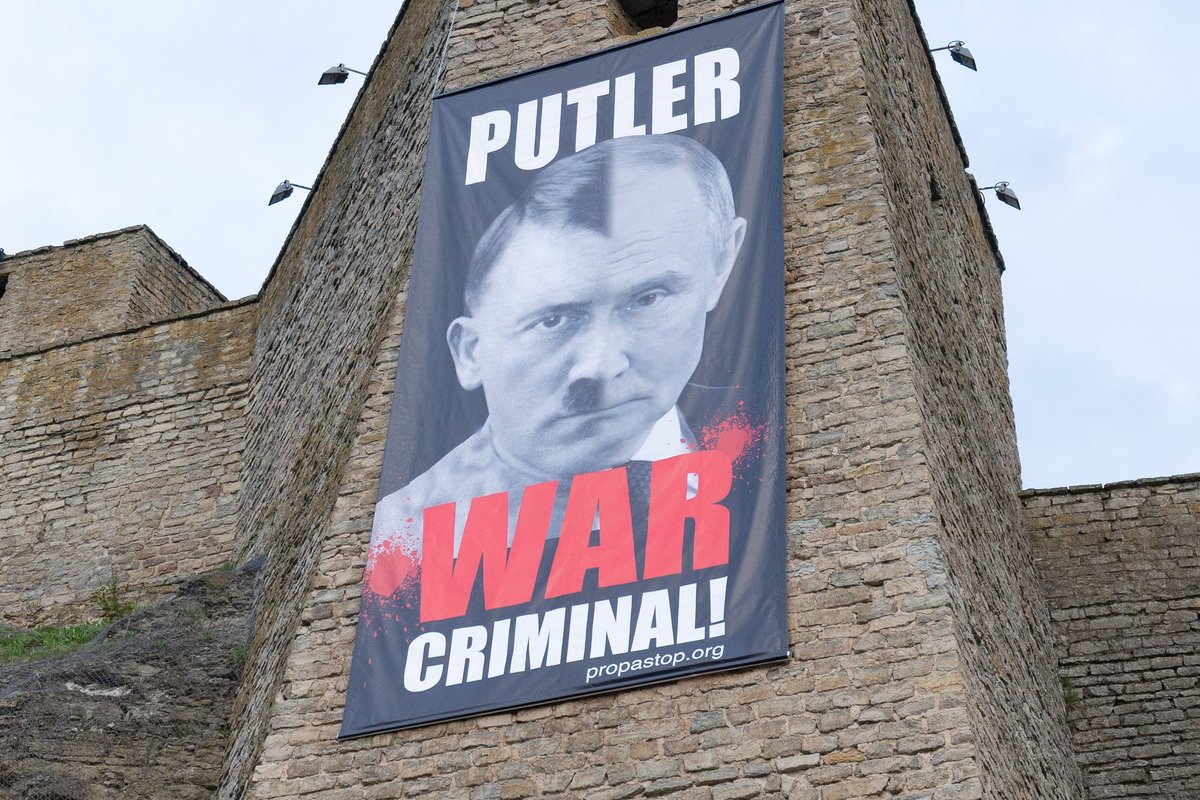 „Putler. War criminal“: Narvoje – aiški žinia Putinui - Delfi