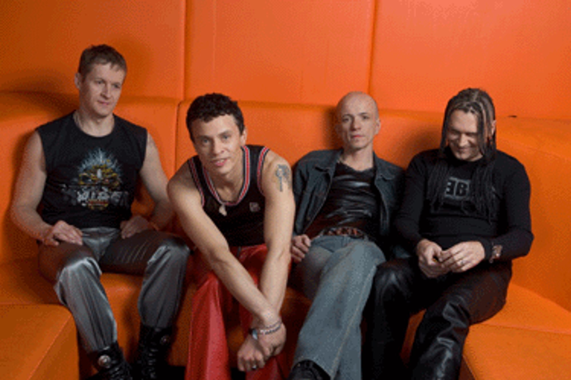 „Rebelheart“ gitaristas grojo ištinusia ranka - Delfi veidai