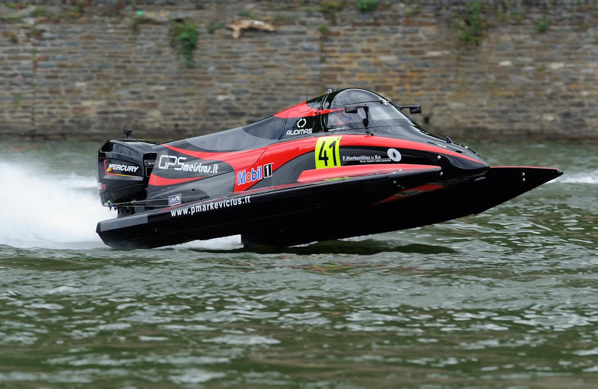 E. Riabko stoja į kovą ketvirtajame F2 vandens formulių pasaulio ...