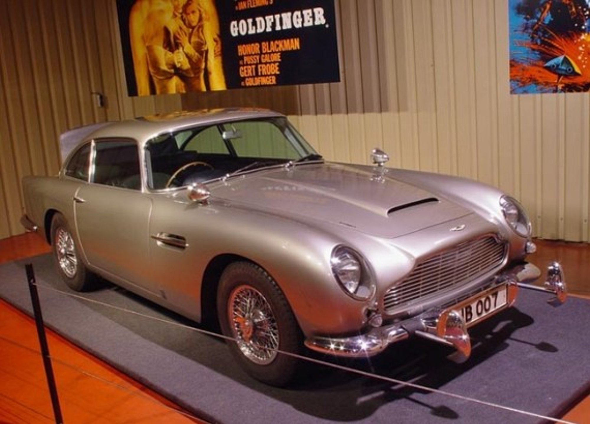 Aukcione bus parduodamas J.Bondo automobilis „Aston Martin DB5“ - Delfi ...