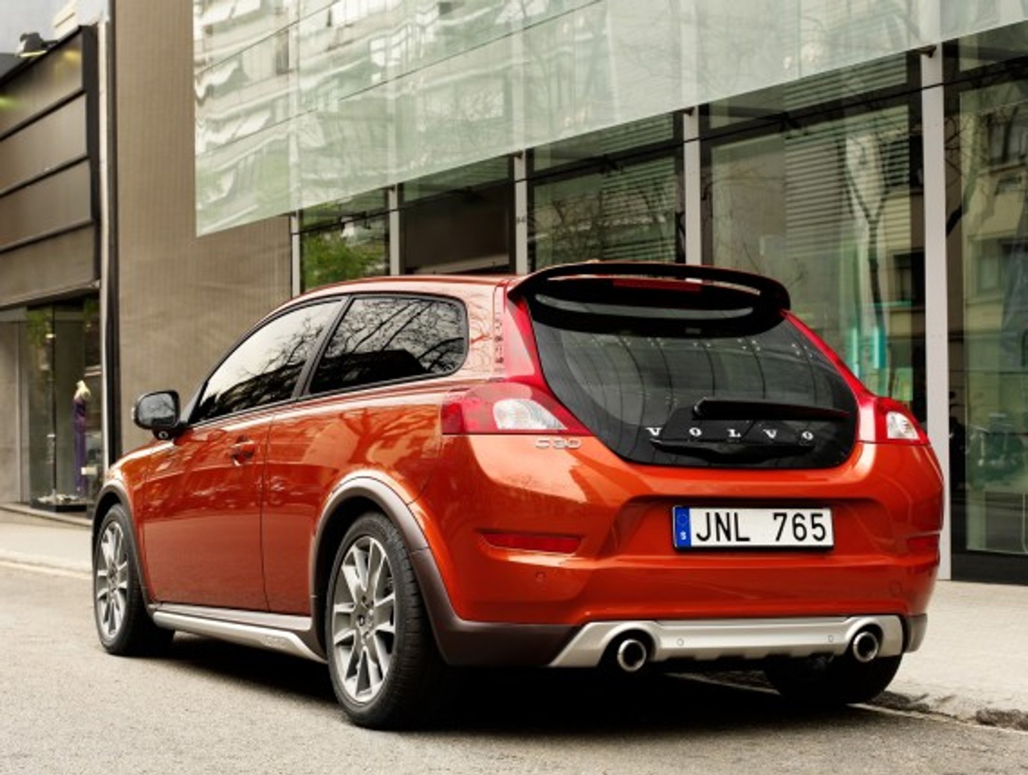 „Volvo C30“ taps SUV visureigiu - Delfi auto