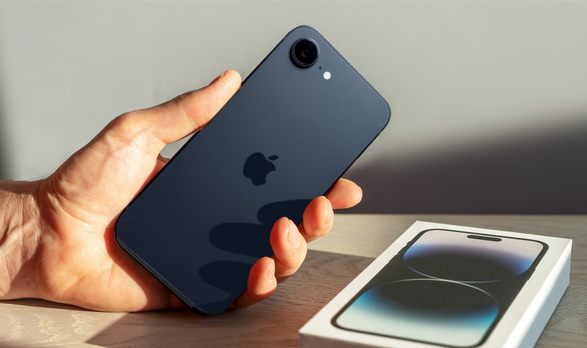 Naujausias „Apple“ 2025 m. telefonas „iPhone 16e“ – galingas „iPhone 16“ šeimos narys - Delfi