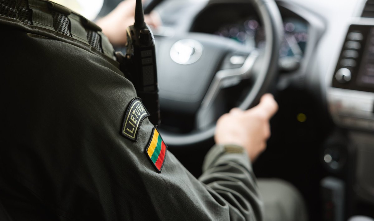 Lithuanian man was caught transporting 7 irregular migrants - Delfi EN