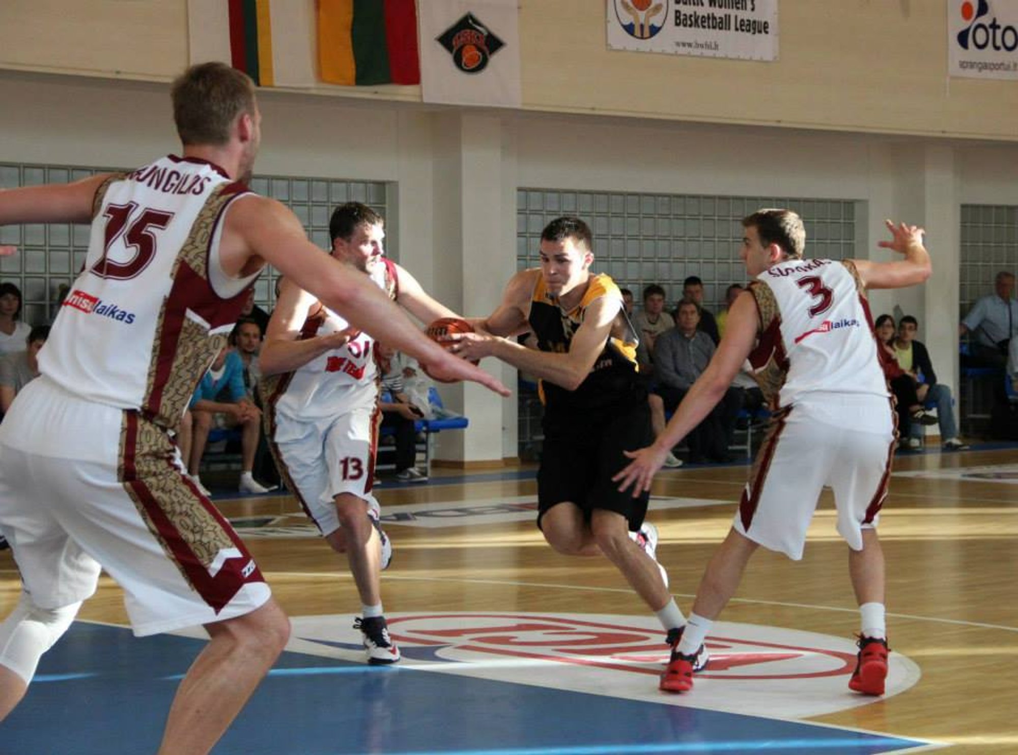 LSKL: MRU vaikinai pakilo į antrą poziciją - Krepšinis.lt