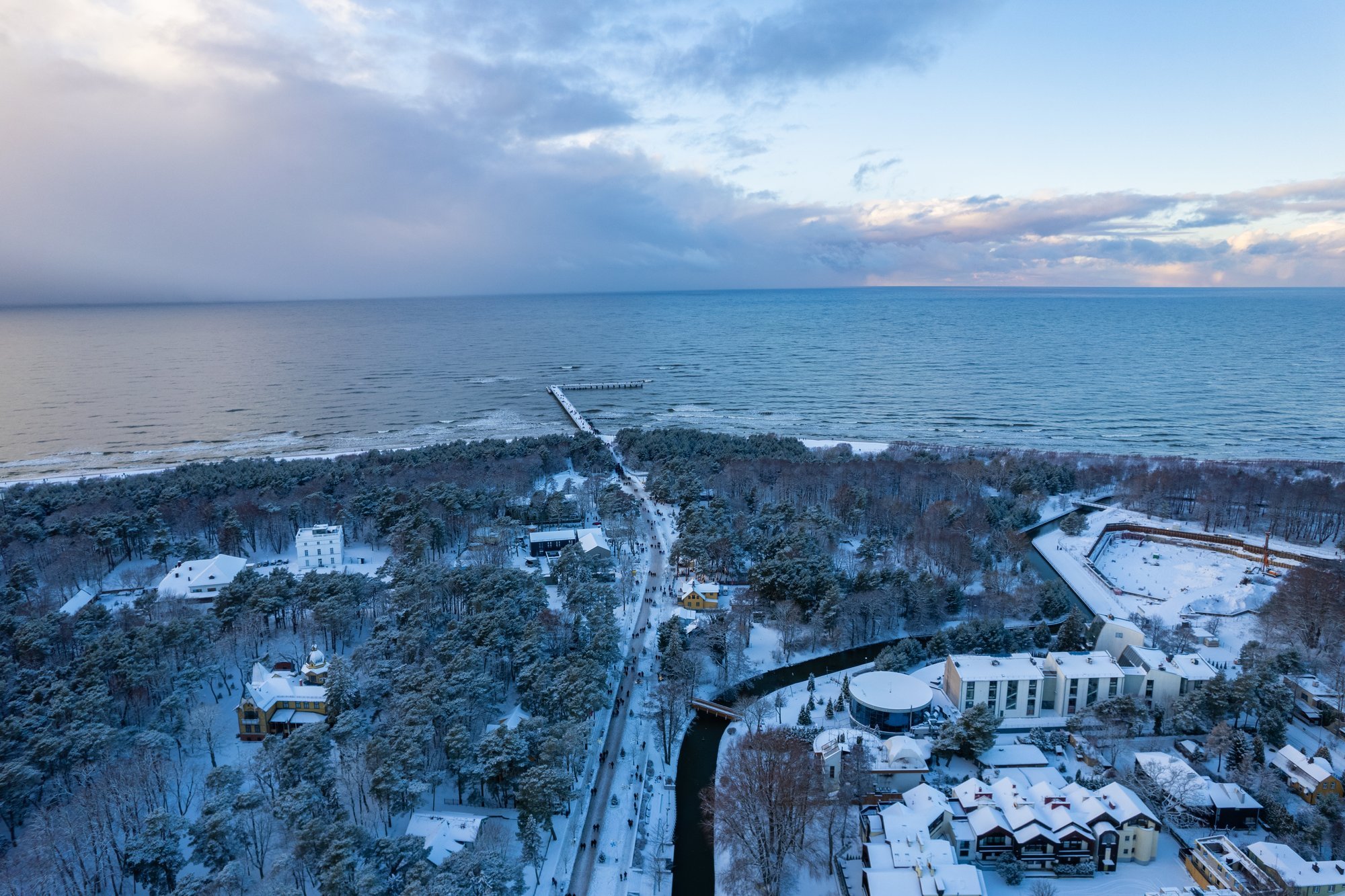 Palanga ruošiasi įžiebti šventines šviesas – gruodį dovanos puokštę ...
