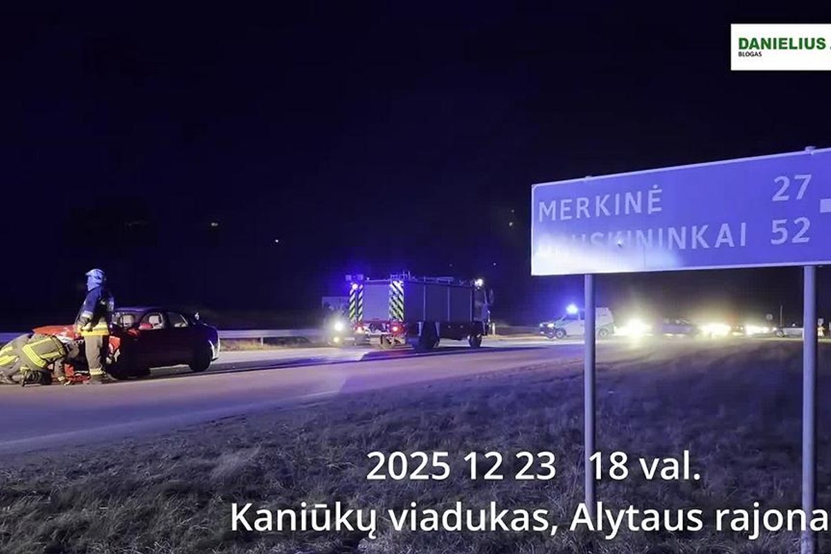 Avarija Alytaus rajone – du žmonės išvežti į ligoninę - Delfi