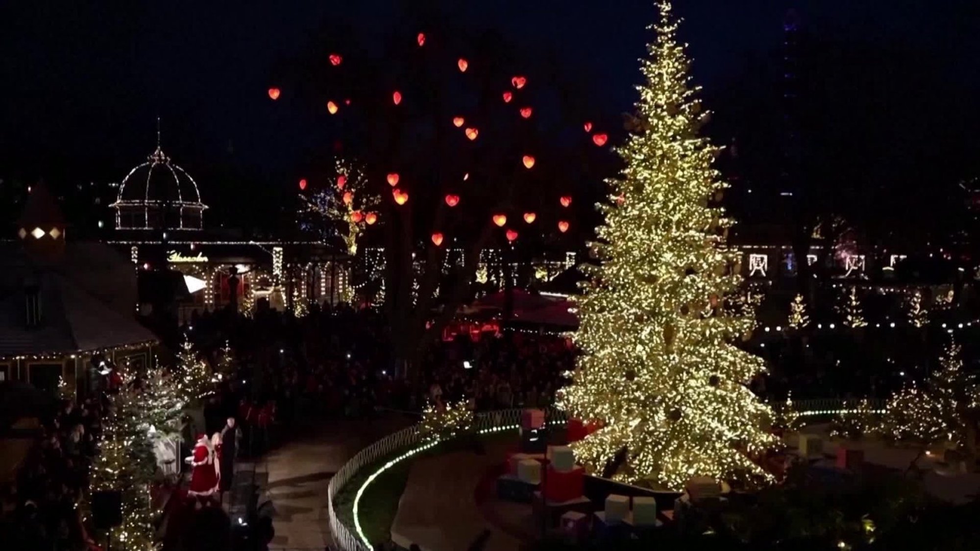 Milijonas lempučių Tivoli parkui suteikia kalėdinę atmosferą - Delfi TV