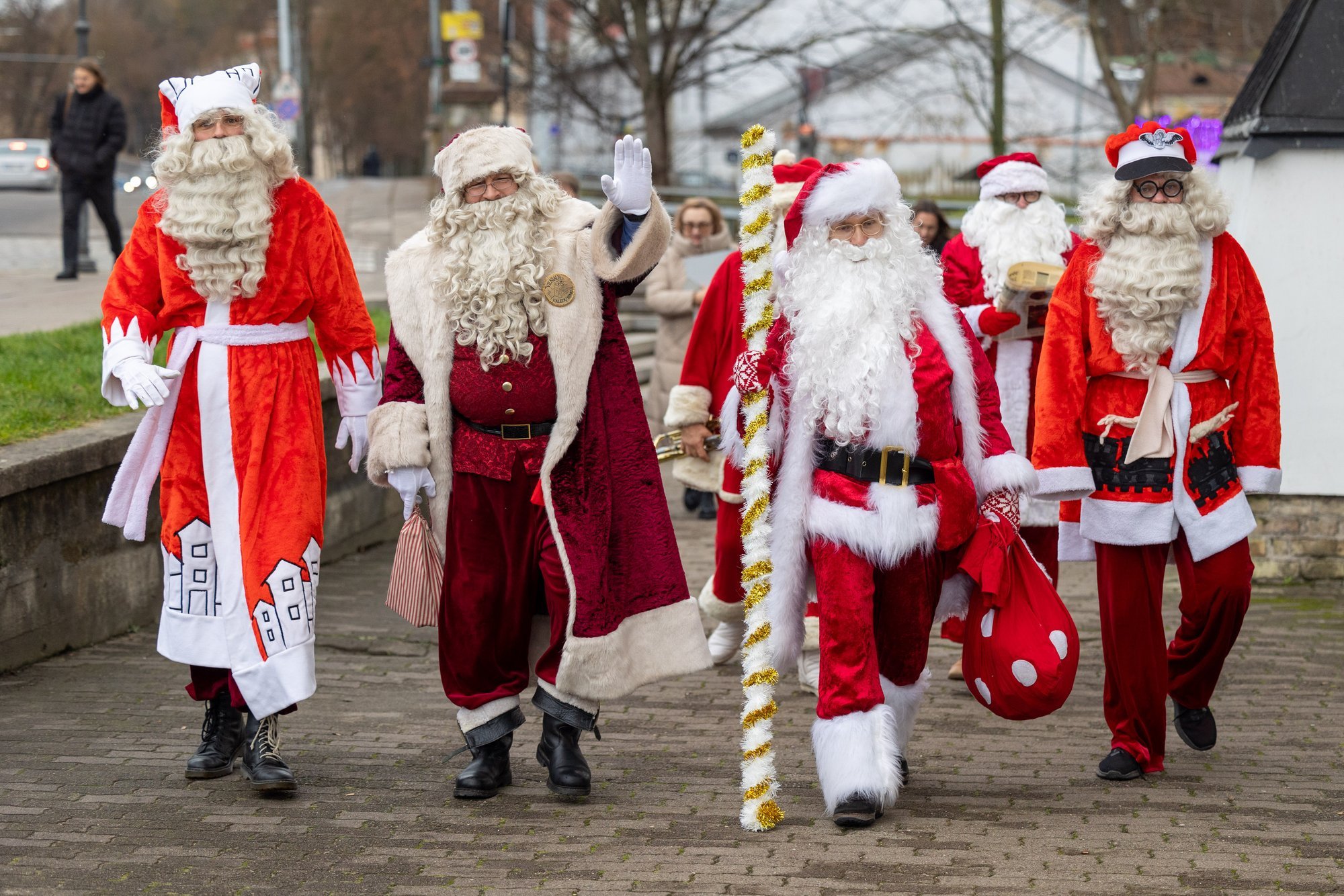 Kalėdų seneliai iš Baltijos šalių sugužėjo į sostinę: aiškinosi, ar ...