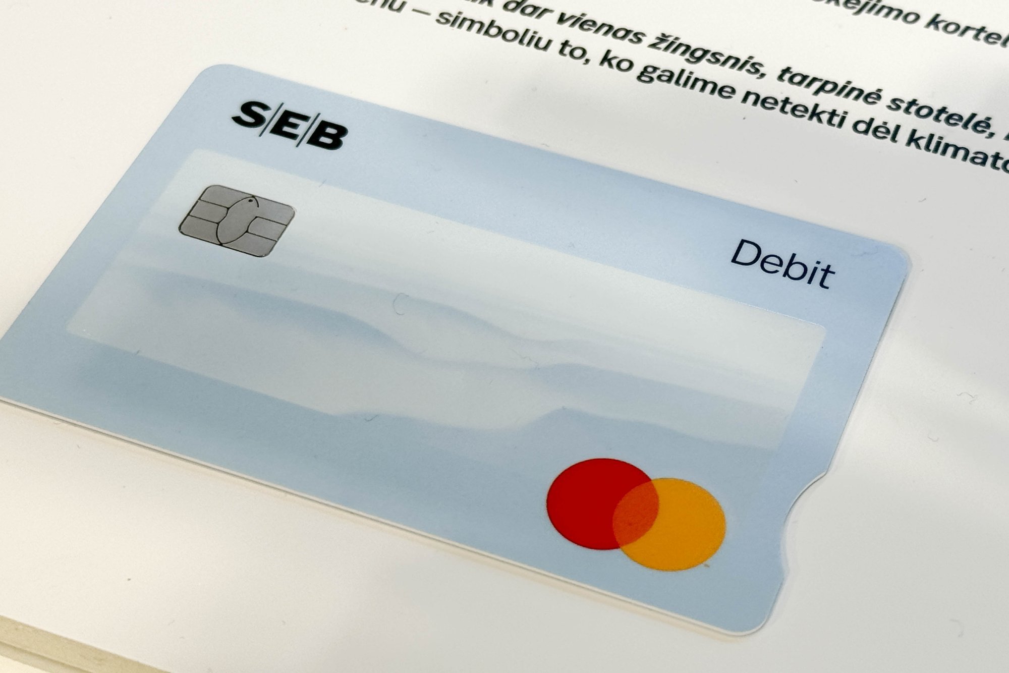 SEB bankas pristatė iš kukurūzų krakmolo pagamintas mokėjimo korteles ...