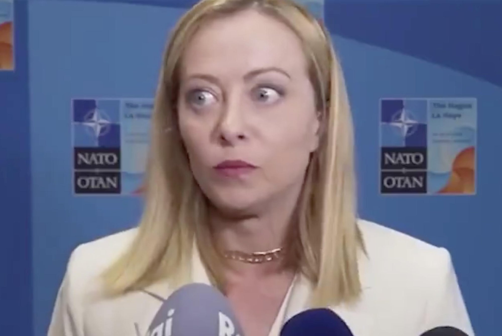 „Kas jai nutiko?“: internautai sunerimo dėl Giorgios Meloni - Delfi