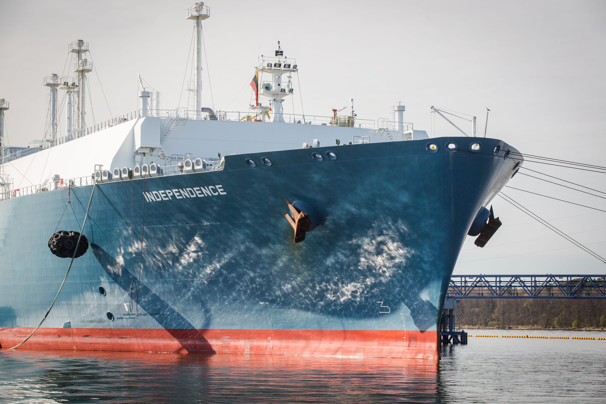 Prabilo „Independence“ saugantis pareigūnas: dujų terminalas yra ...