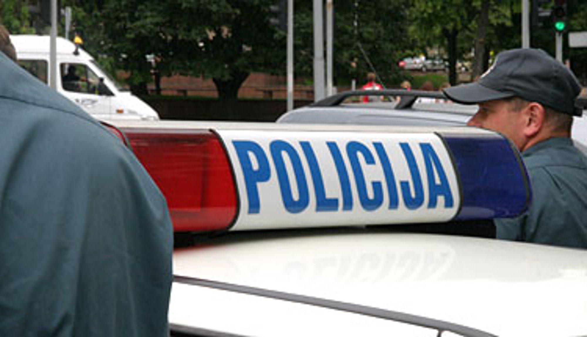 Pusė šalies gyventojų policija pasitiki, kita pusė - ne - Delfi