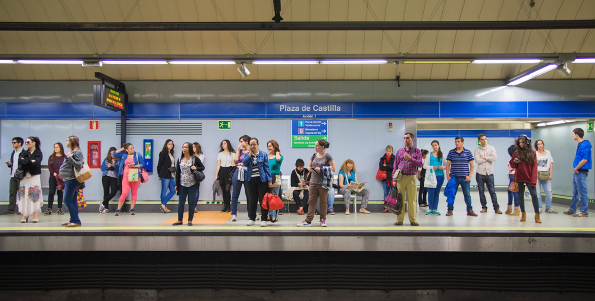 Interneto sensacija: vyrukas metro stotyje privertė visus šokti ir ...