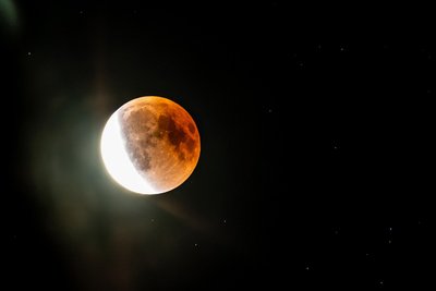 Lietuvoje užfiksuotas visiškas Mėnulio užtemimas – pasižvalgykite, kaip ...