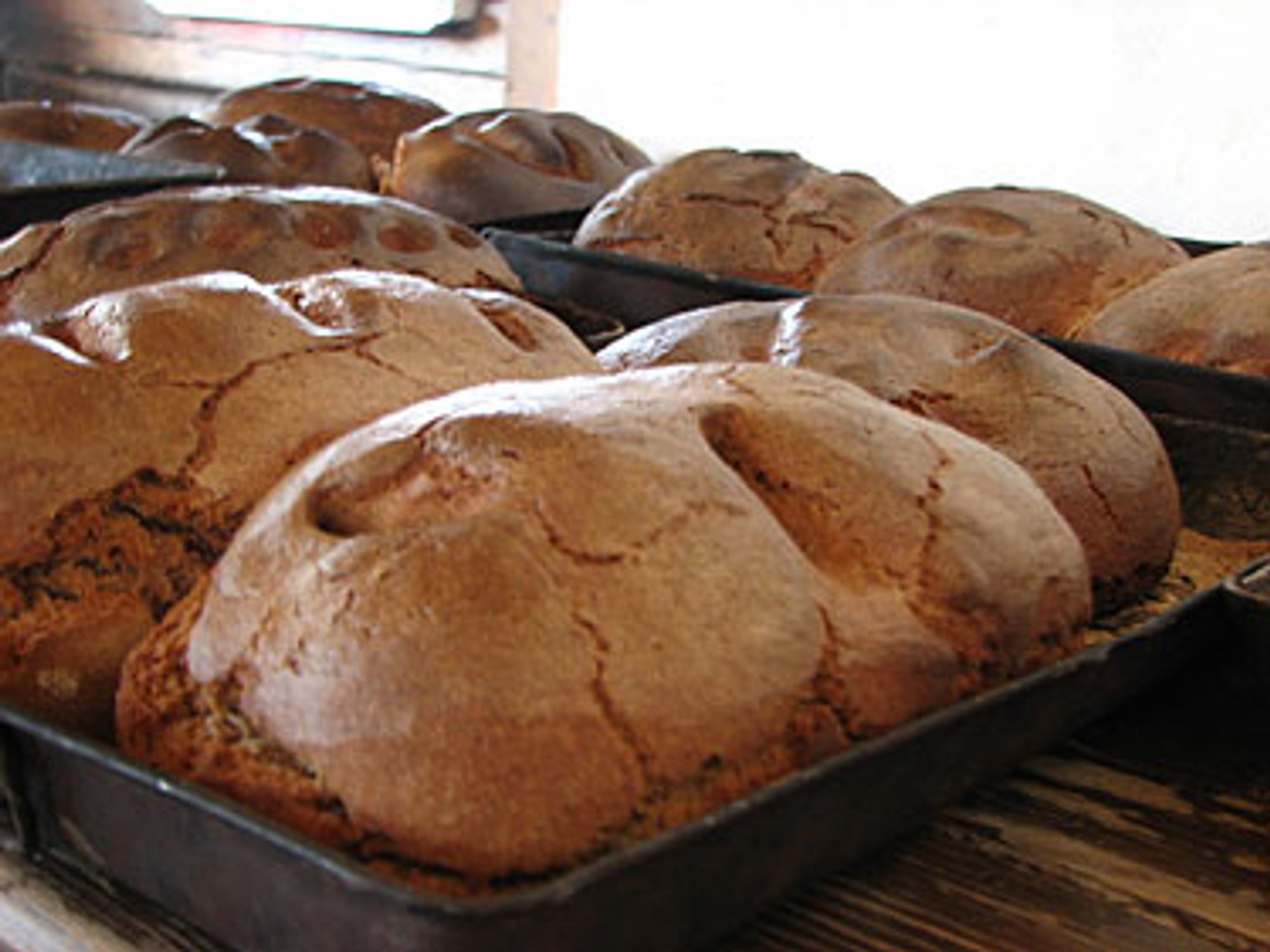 Baltarusijos Malkovkos kaime vis dar kepama lietuviška duona - Delfi