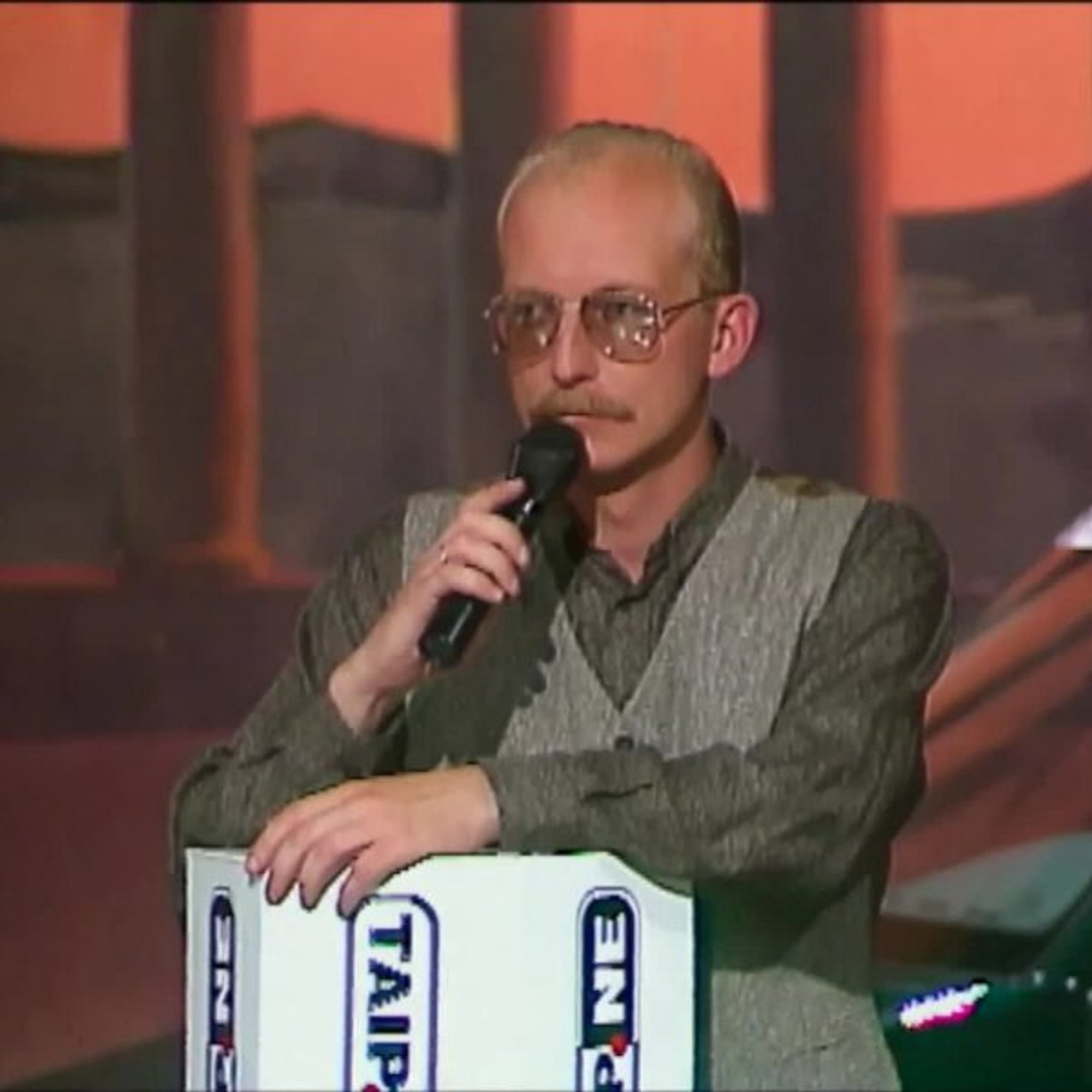 „Taip ir Ne“ žaidime – šmaikštūs „Keistuolių teatro“ aktoriai - Delfi TV