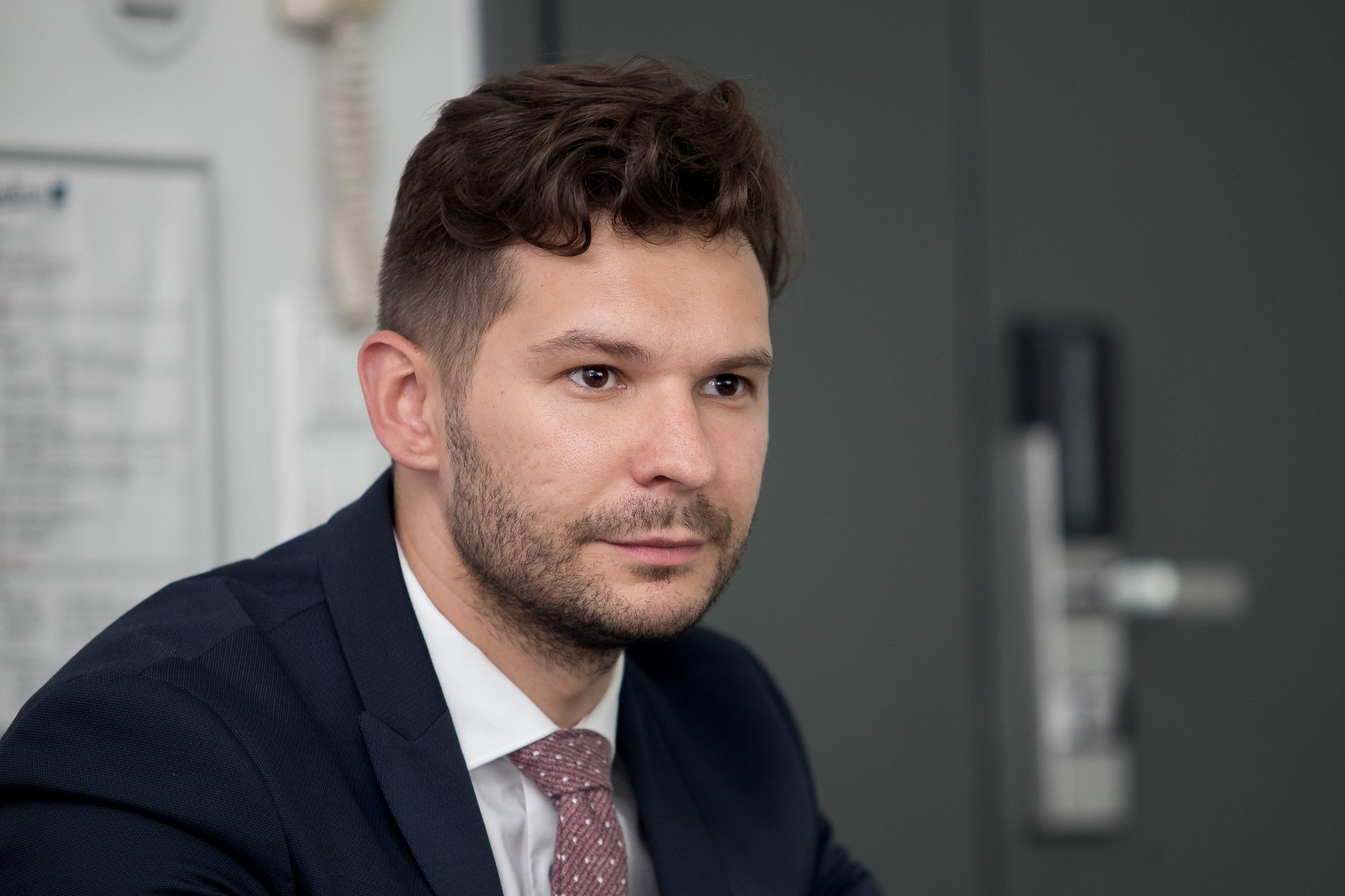 Rokas Jankus. DI iš teisininkų atima duoną, palieka pyragą - Delfi ...