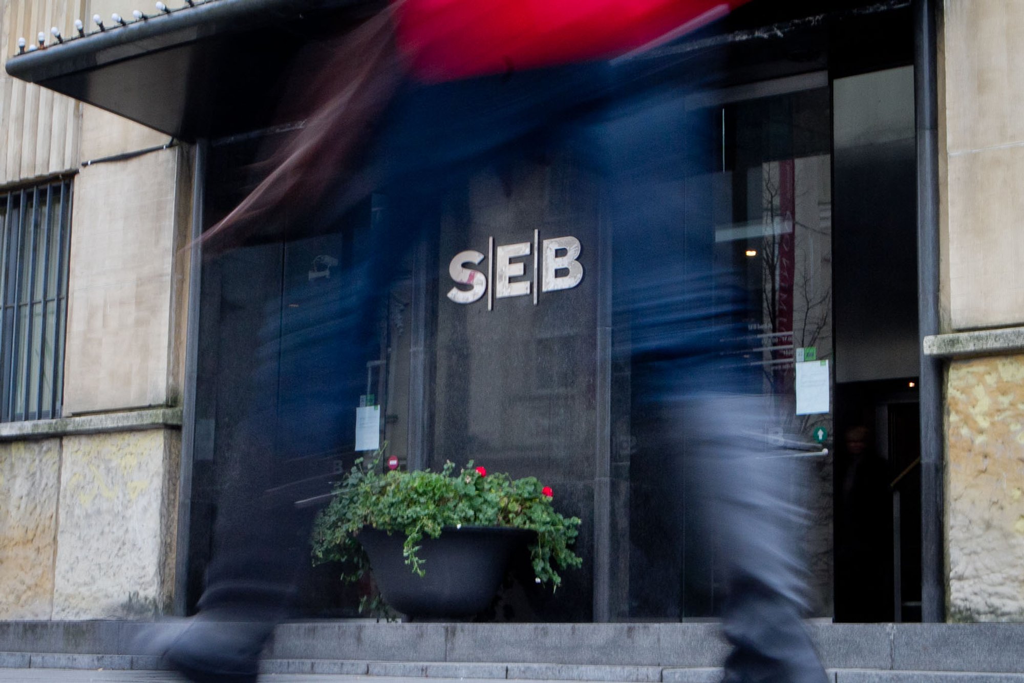 Bankas įspėja – dalis klientų už paslaugas mokės daugiau - Delfi verslas