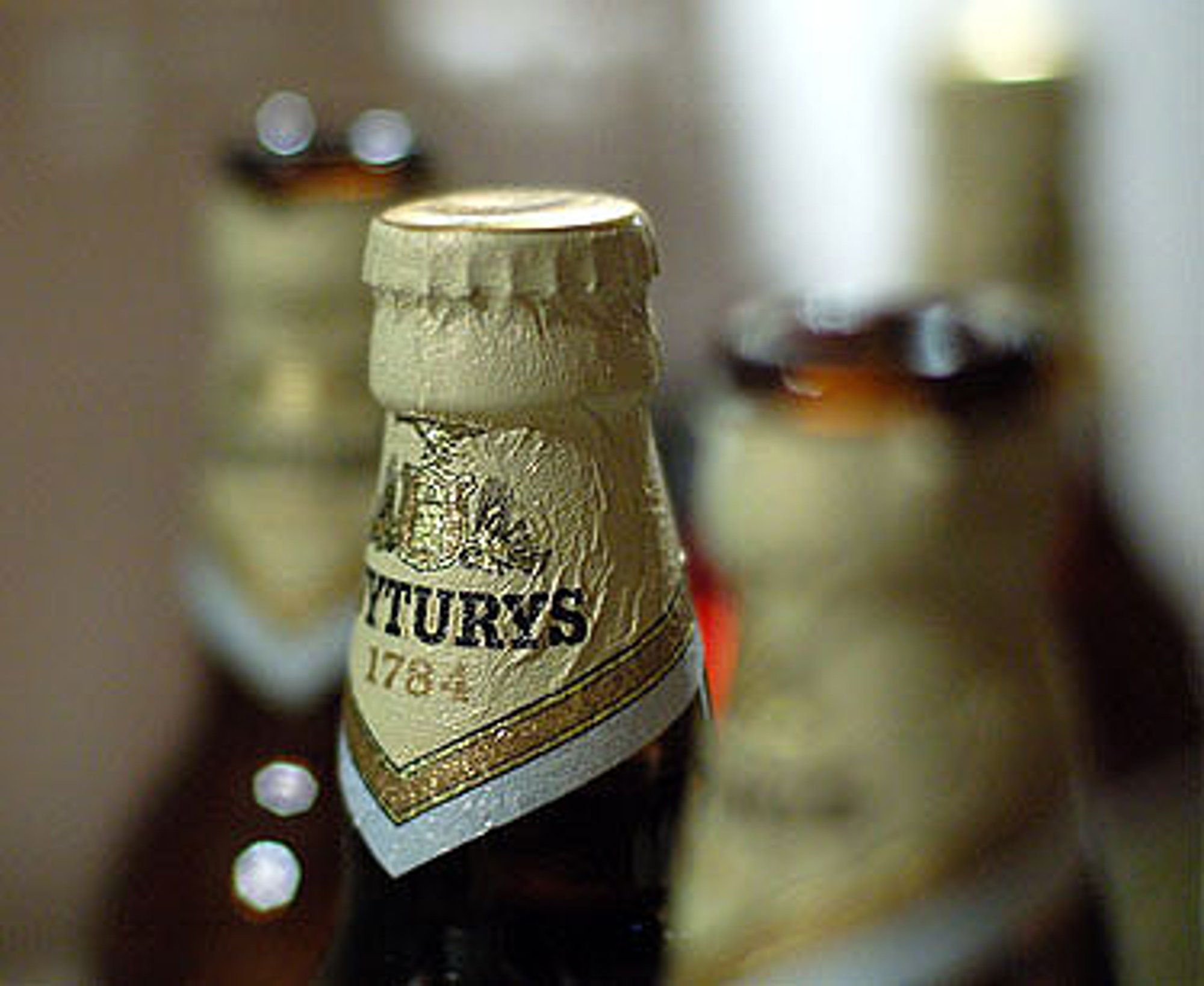 „Švyturys-Utenos alus“ bylinėjasi dėl žodžio “švyturys” - Delfi verslas