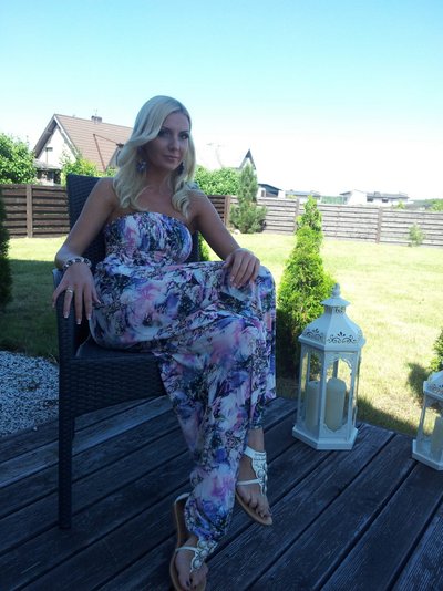 Monika Šedžuvienė vis dažniau pastebima be sutuoktuvių žiedo - Delfi veidai