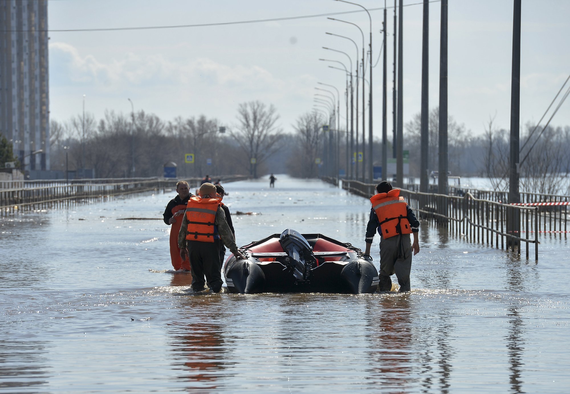 Vakarų Sibiro regionus toliau siaubia potvyniai: Putinas ragina ...
