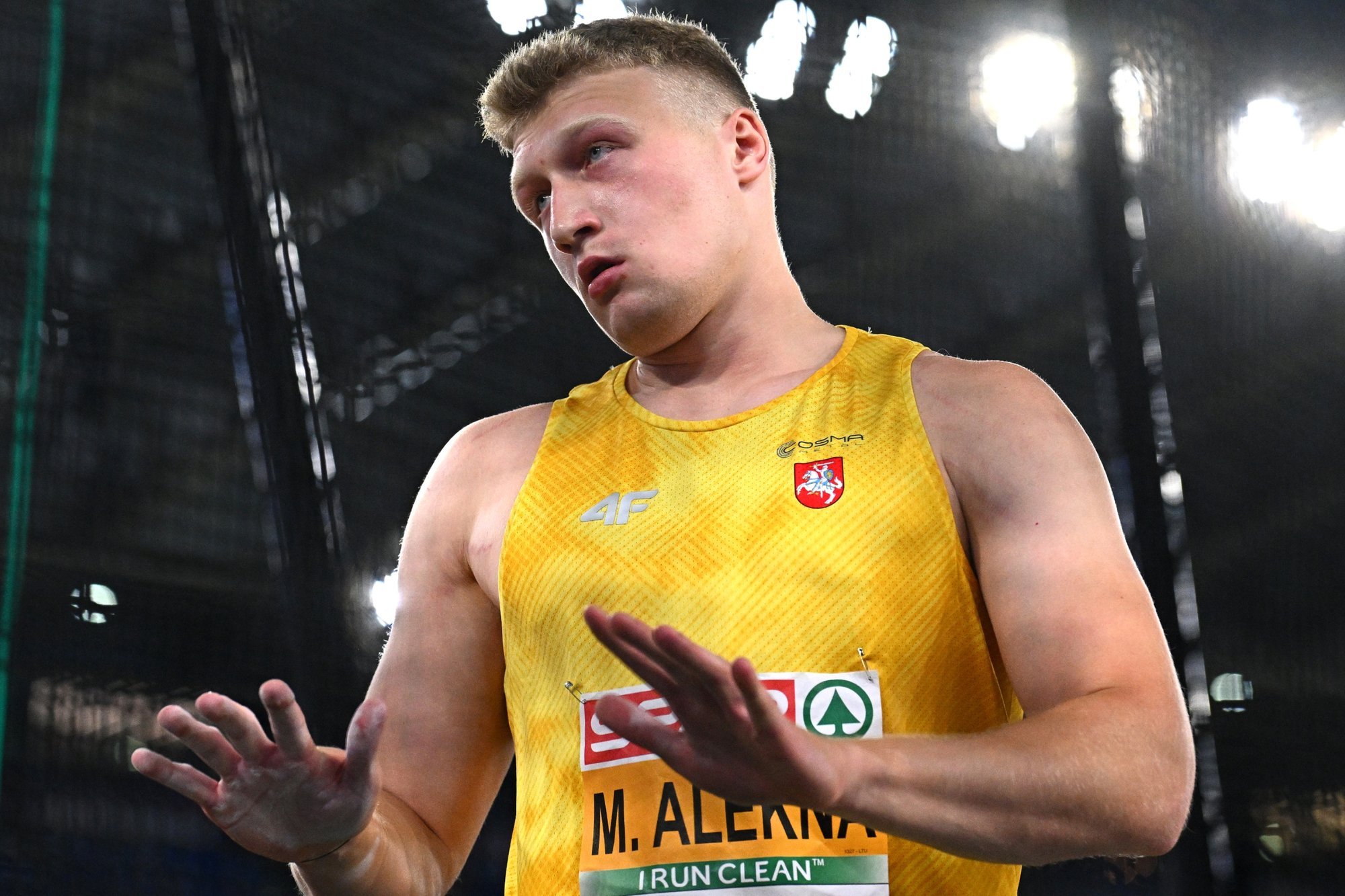 Discus thrower Alekna breaks his own world record - Delfi EN