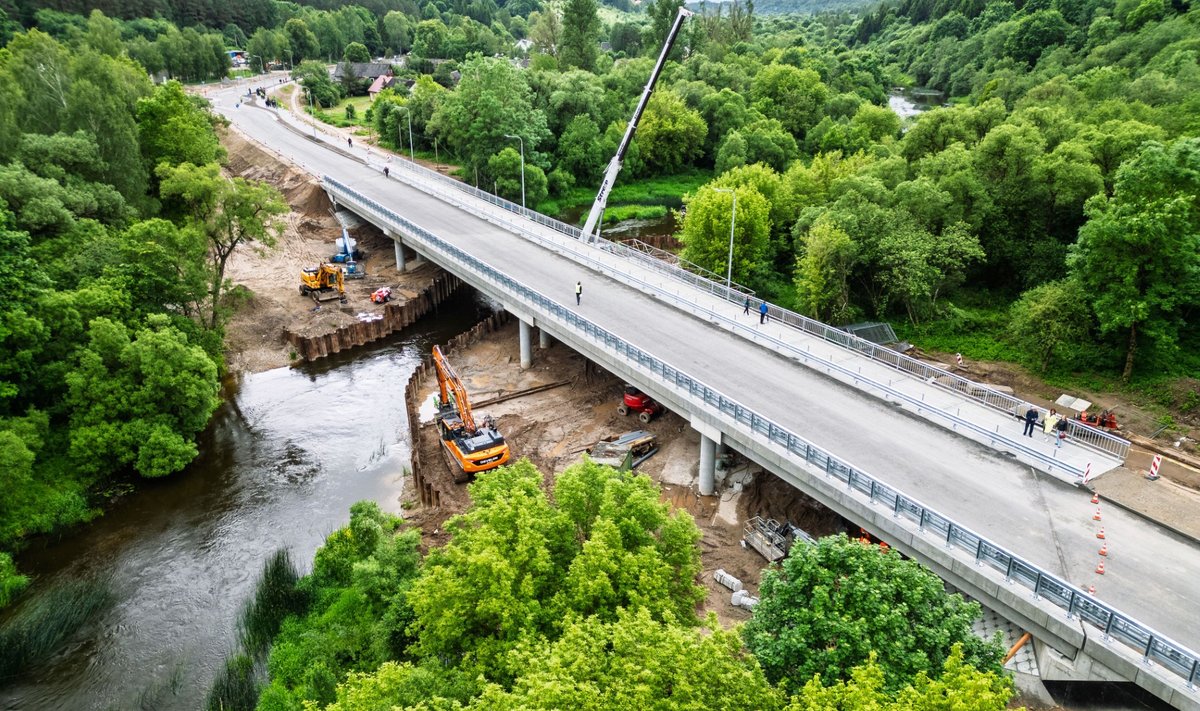 Ariogaloje atidarytas eismas naujuoju tiltu per Dubysą - Delfi auto