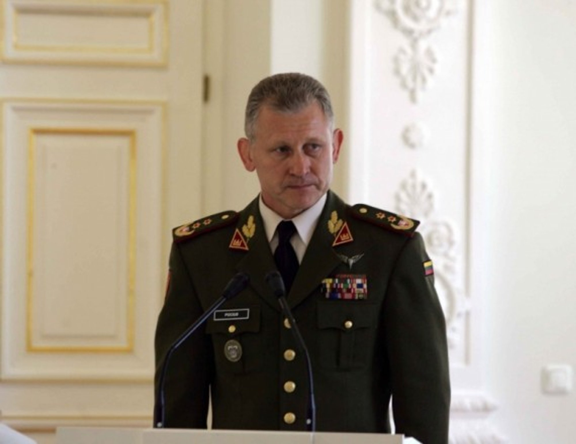 Naujasis kariuomenės vadas vėl prakalbo apie šauktinius - Delfi