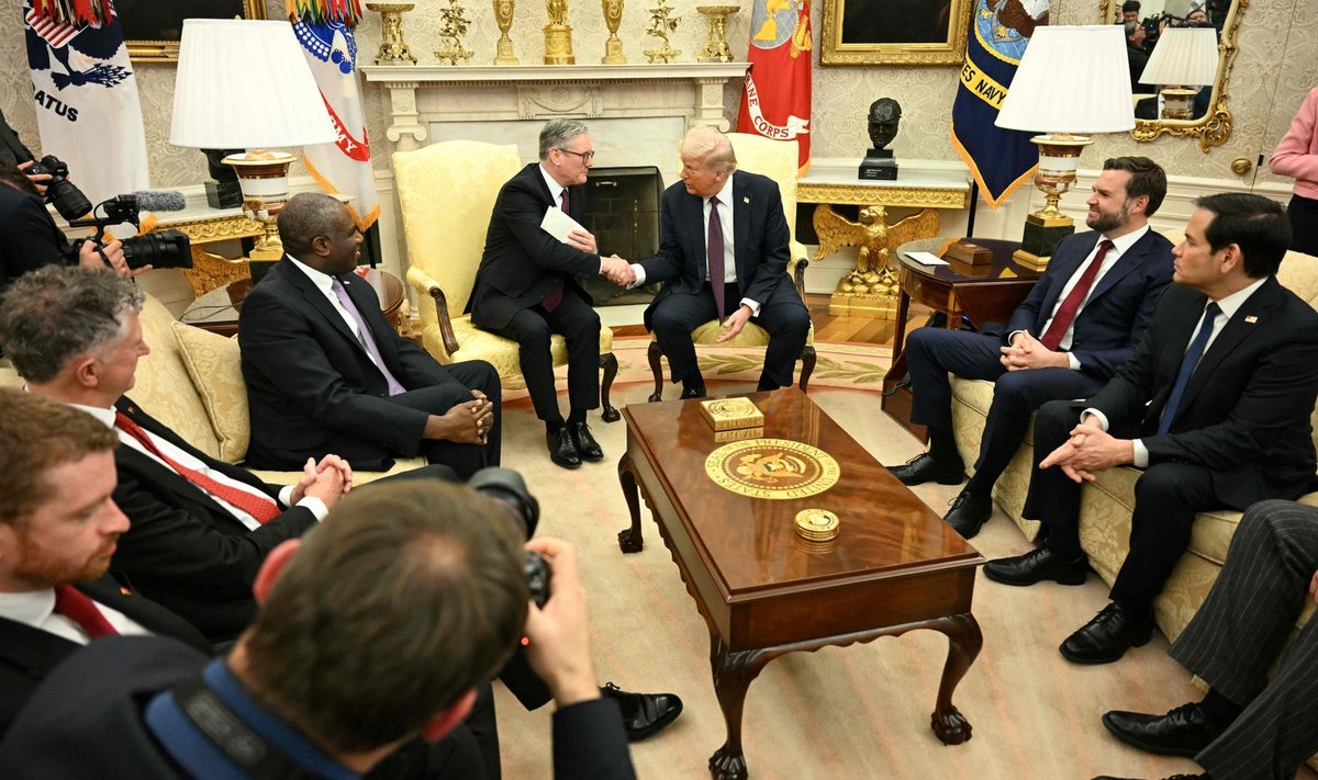 Starmeris atsikirto J. D. Vance’ui - Delfi