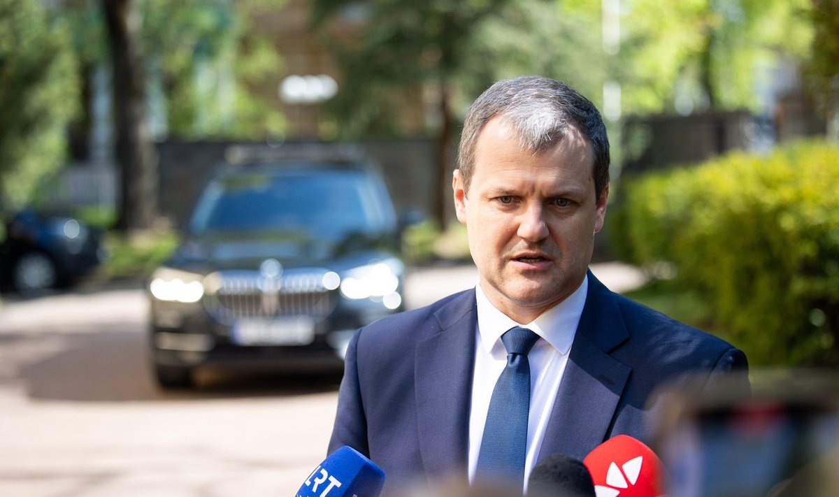 Paluckas paaiškino, kodėl neatvyko atsisveikinti su Ukrainoje žuvusiu ...