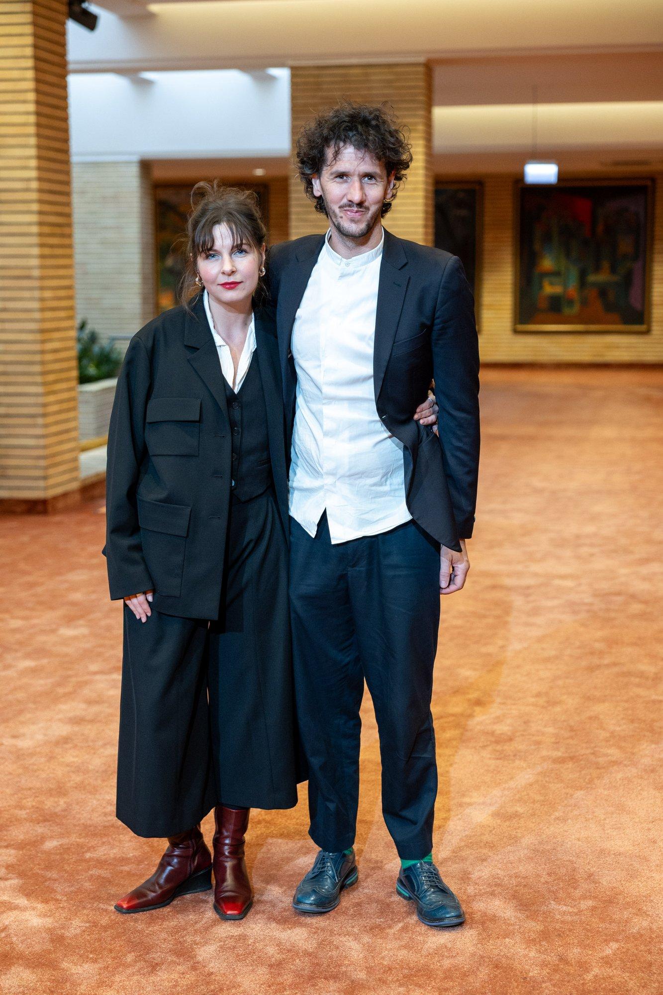 Susižadėjo dirigentas Ričardas Šumila ir „Kamanių šilelio“ narė Kamilė ...