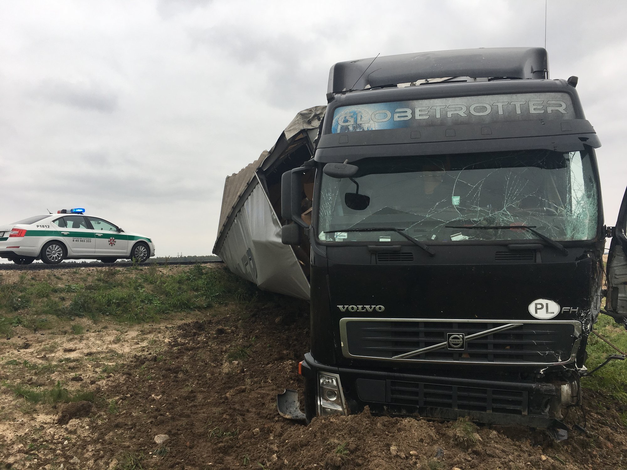 Didelė avarija Panevėžio aplinkkelyje: atsikabinusi vilkiko priekaba ...