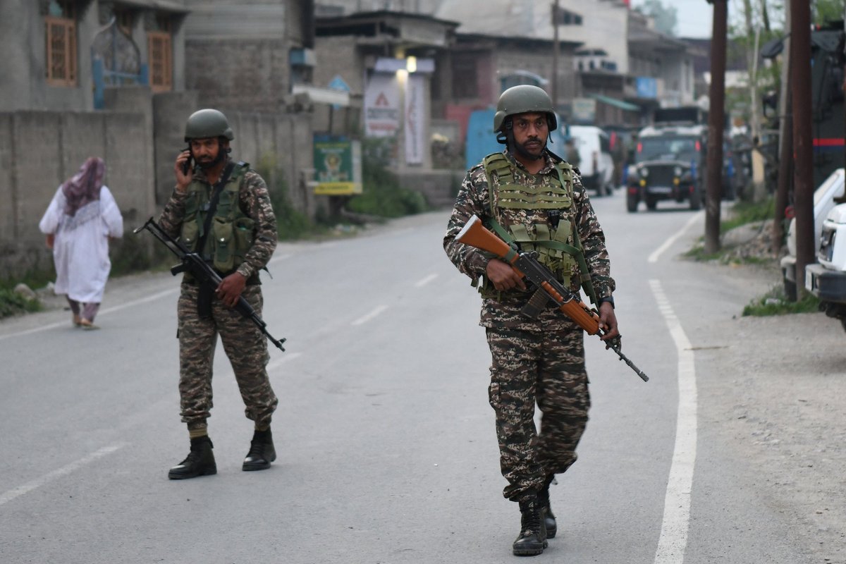 Pakistanas skelbia numušęs penkis Indijos lėktuvus - Delfi