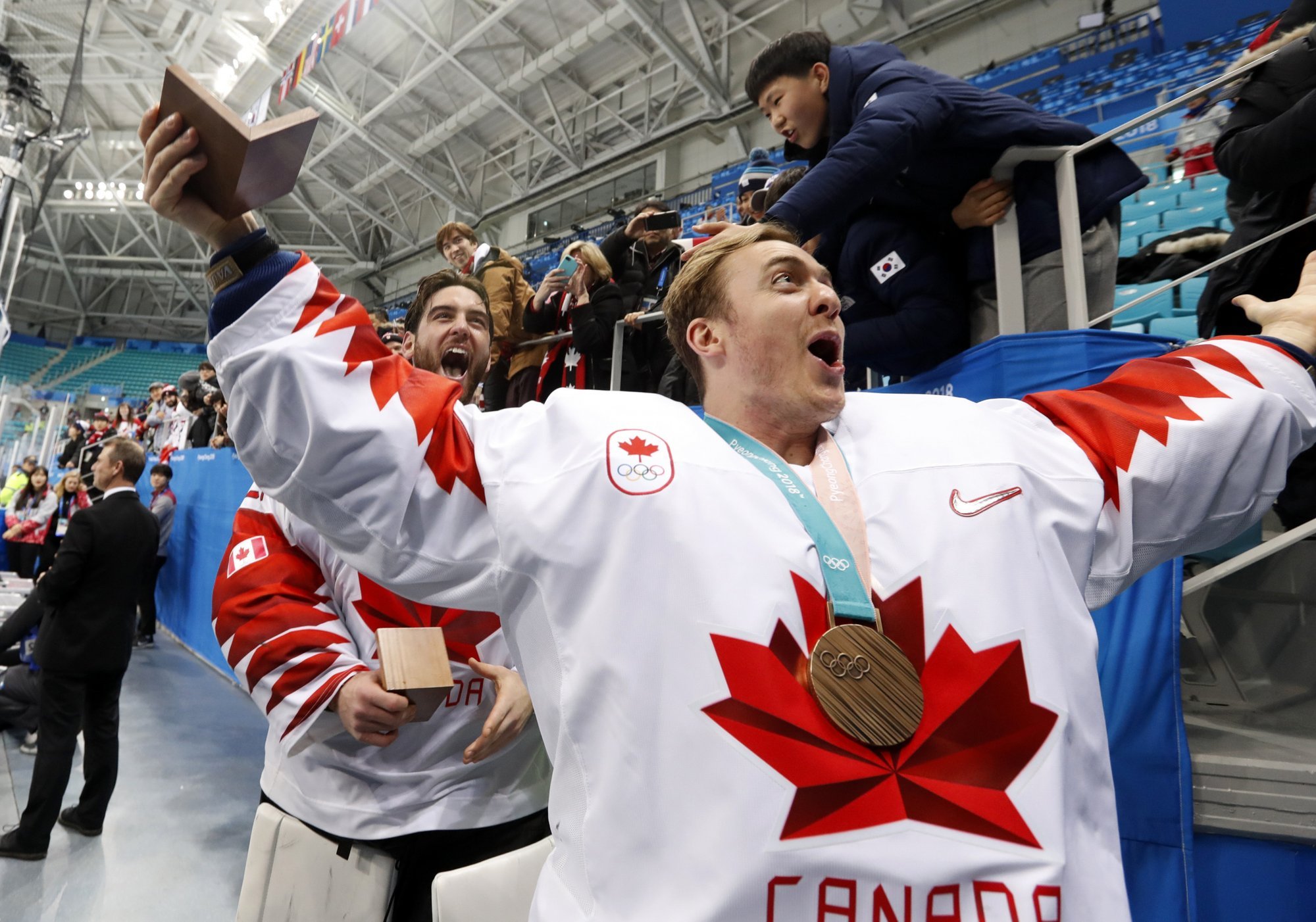 Kanados ledo ritulininkai iškovojo Pjongčango olimpinių žaidynių ...