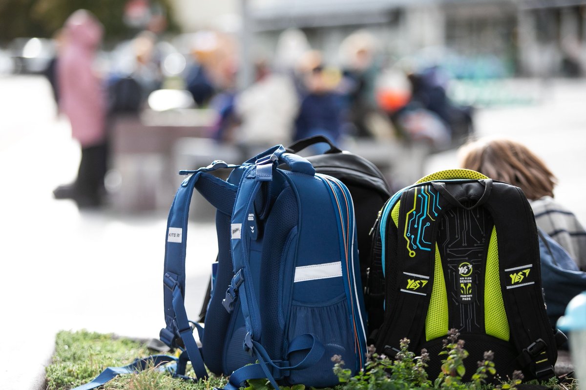 Vilniaus mokykloje tėvų nerimas dėl pradinukų perkėlimo - Delfi