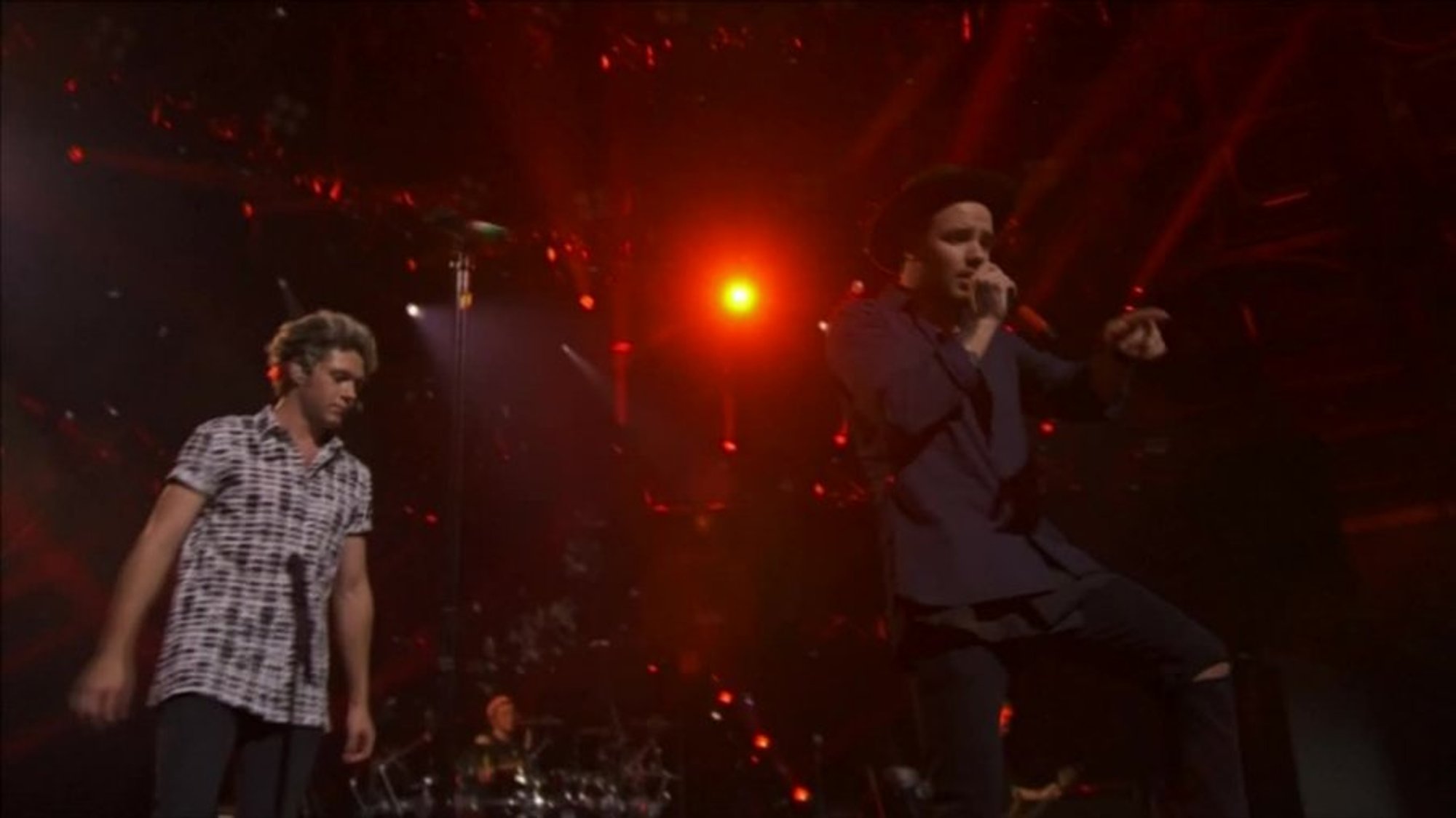 Londone koncertavę „One Direction“ atskleidė naujojo albumo pavadinimą ...