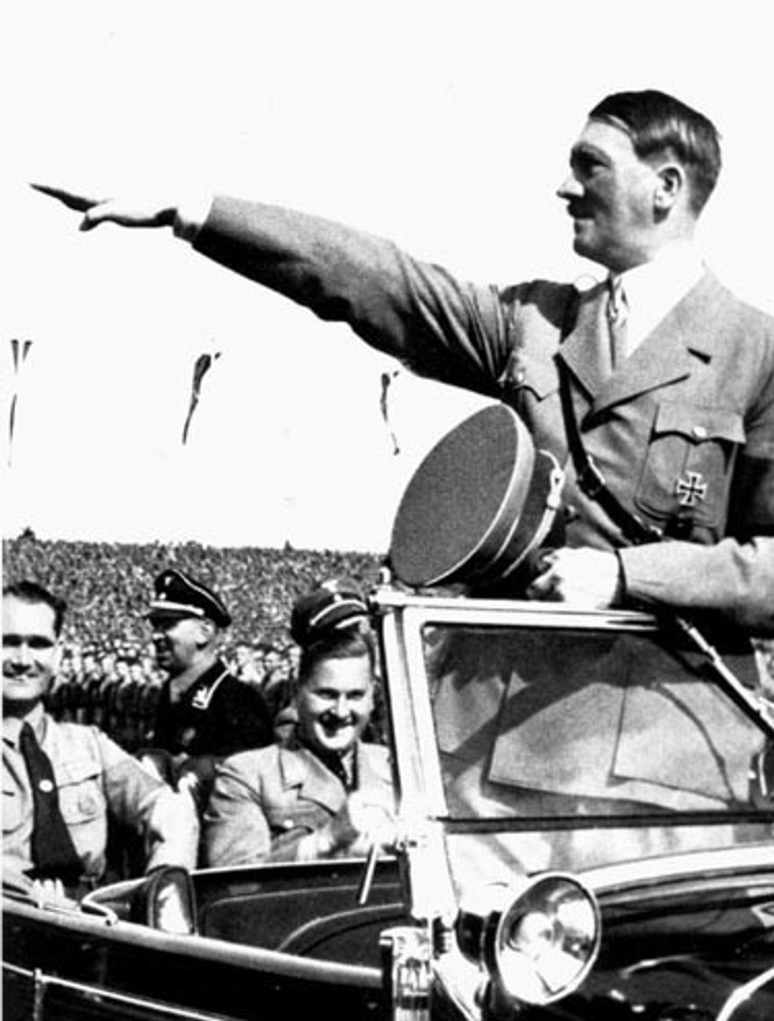 Lietuvis už plūdimąsi ir Hitlerio pasveikinimo manierą atsidūrė už ...