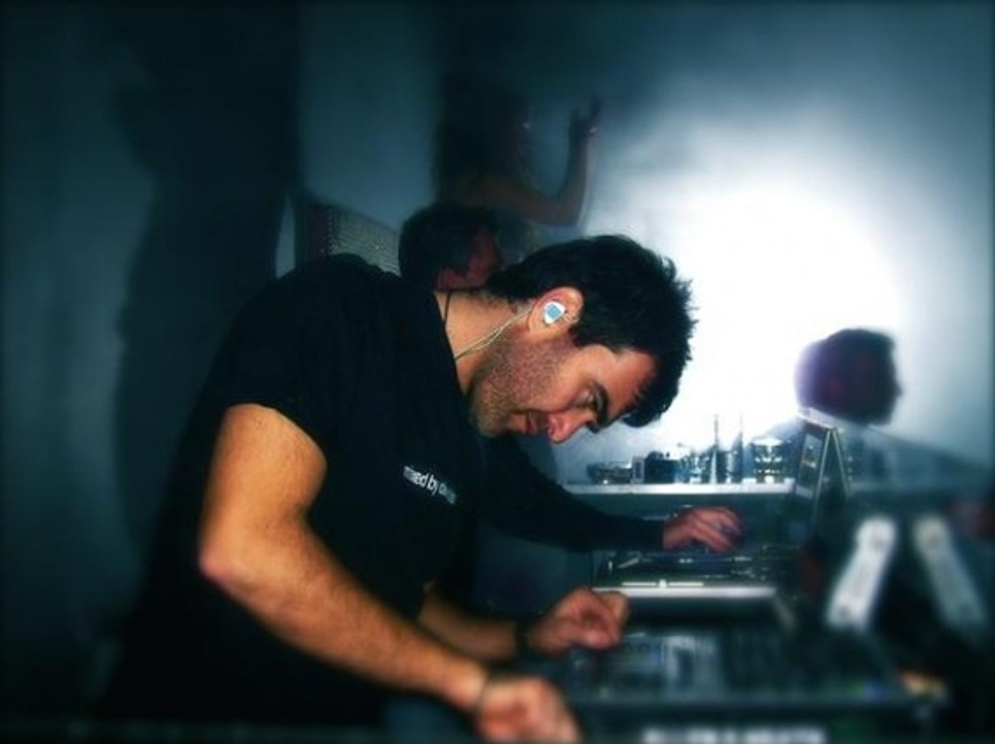 Vilniuje ir Kaune gros beveik lietuviai G Pal ir Anna Maria - Delfi veidai