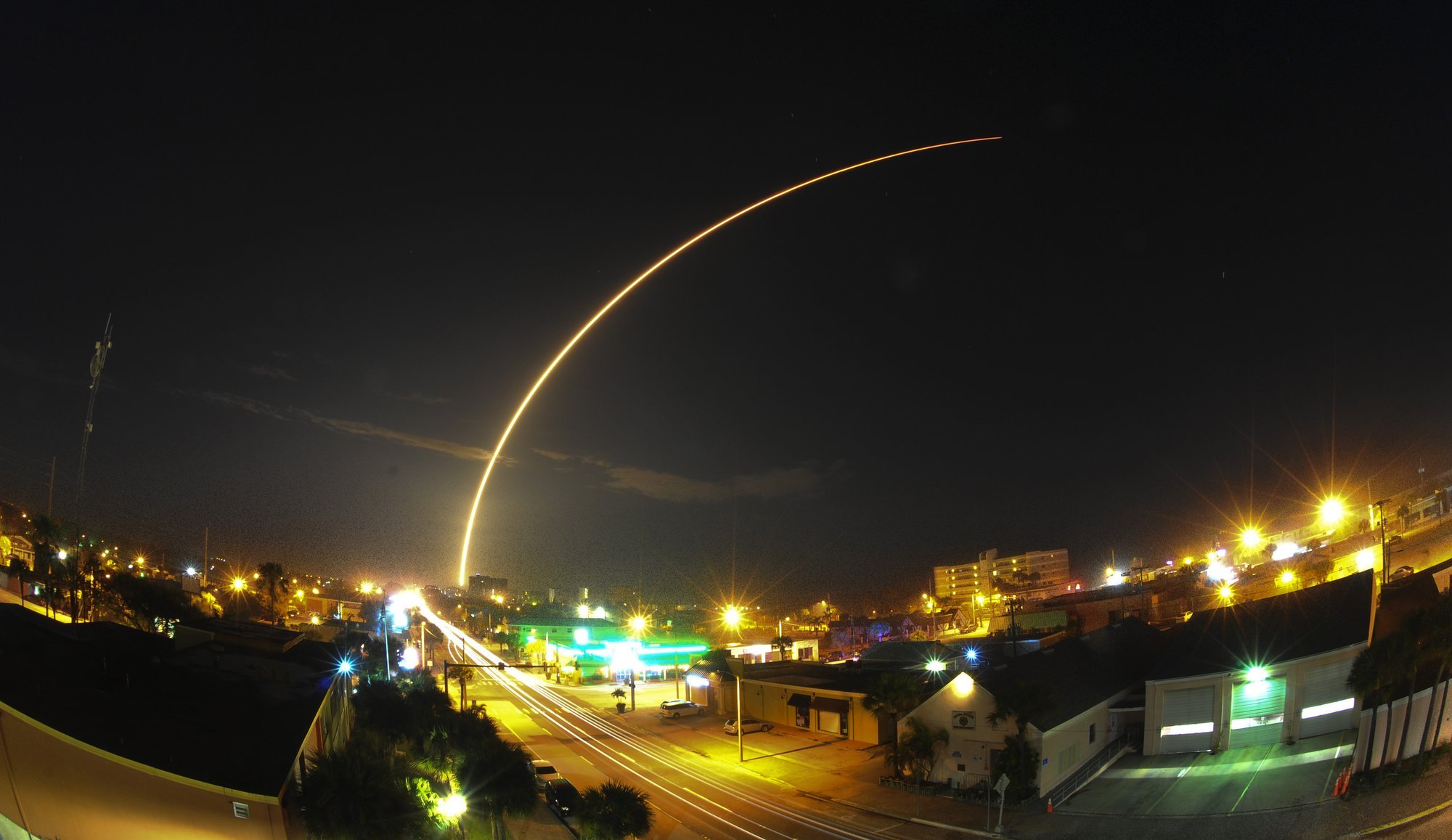 „SpaceX“ raketa iškėlė į kosmosą 10 ryšio palydovų - Delfi mokslas