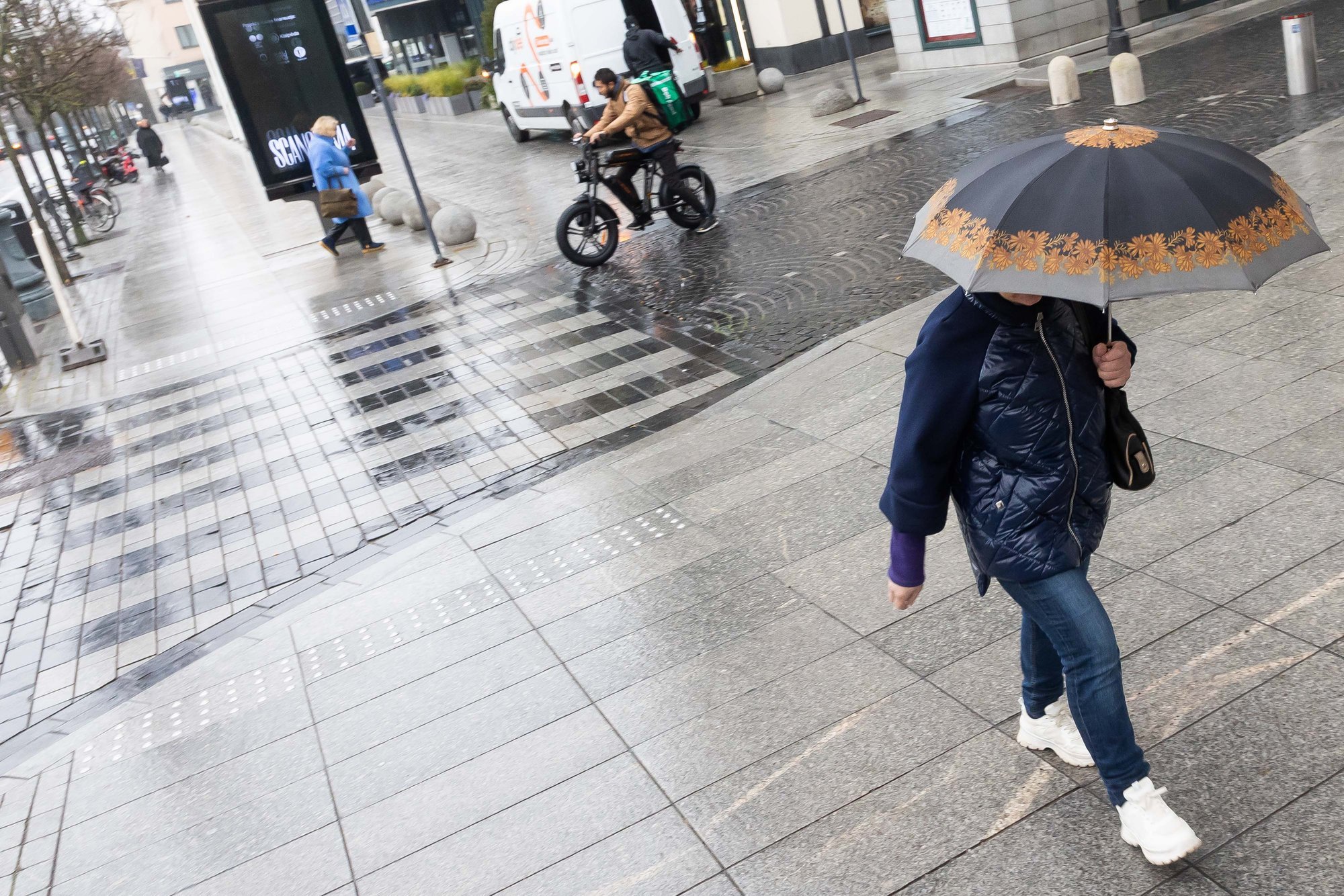 Lietuvos link braunasi neramus ciklonas – orai vasaros nebeprimins - Delfi