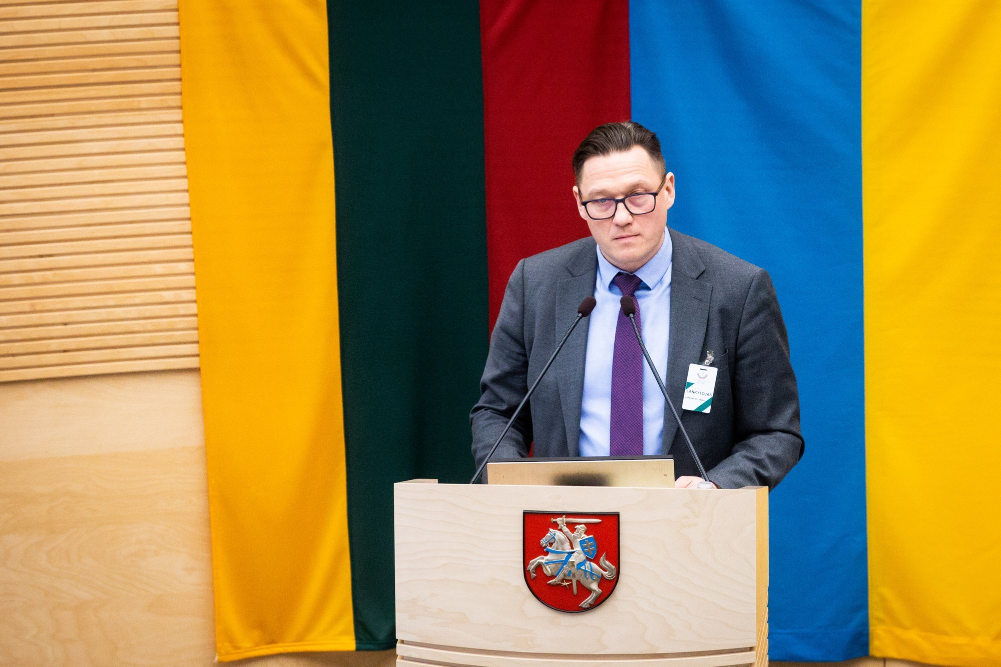 Prisiekė pirmasis žvalgybos kontrolierius Statkus - Delfi