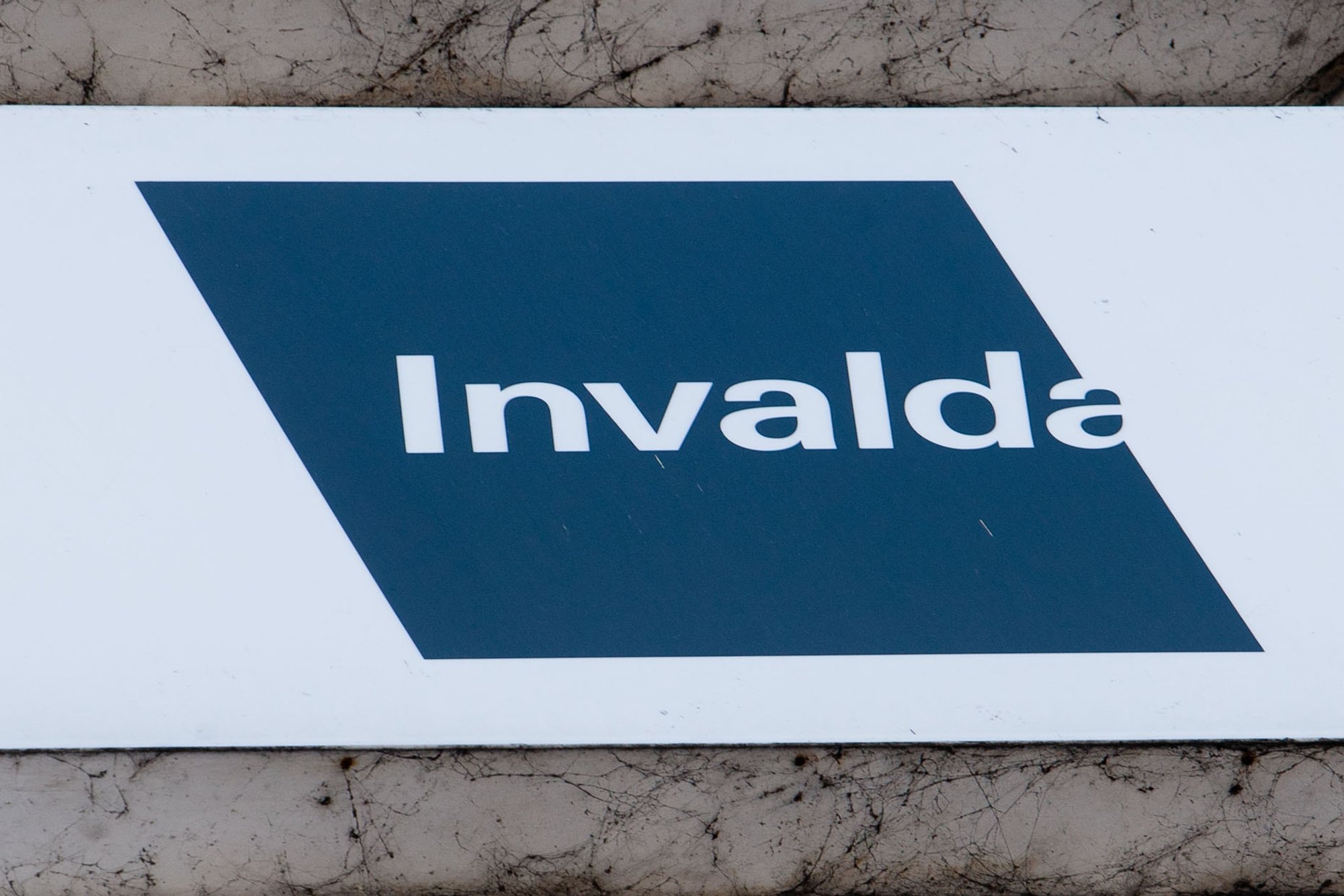 Pernai „Invalda“ uždirbo 9 kartus mažiau nei 2011 metais - Delfi verslas