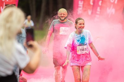 „The Color Run“ nudažė Vilniaus Vingio parką: dalyvius nustebino ir ...