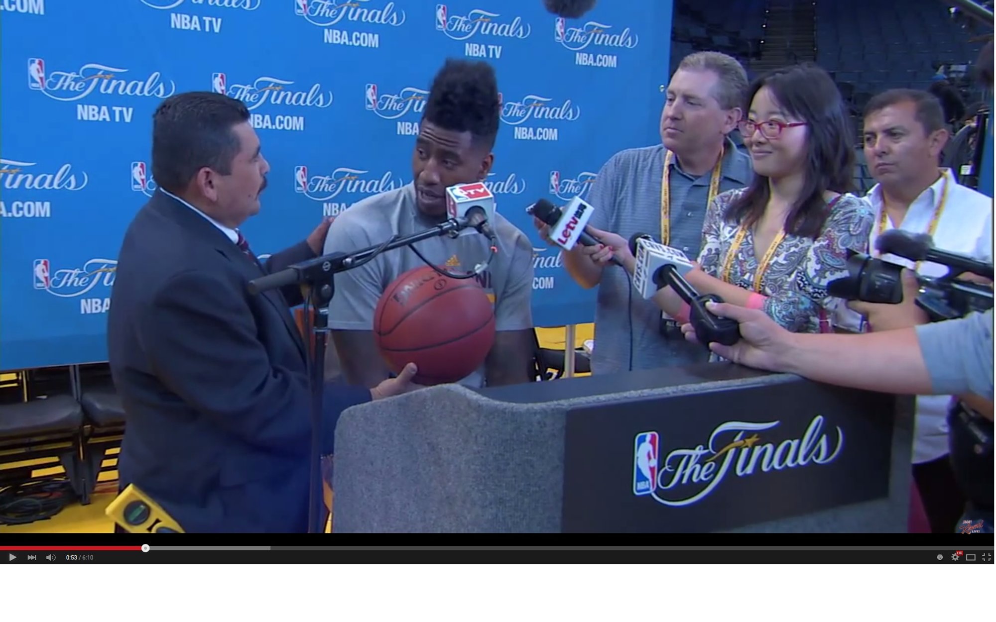 Šmaikštusis reporteris Guillermo siautėjo NBA finalo žiniasklaidos ...