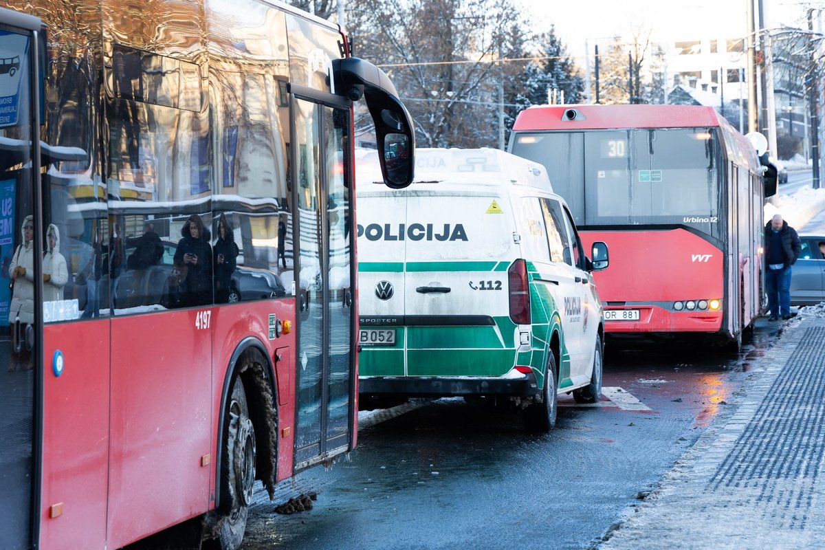 Vilniuje autobusas partrenkė 12-metę mergaitę - Delfi
