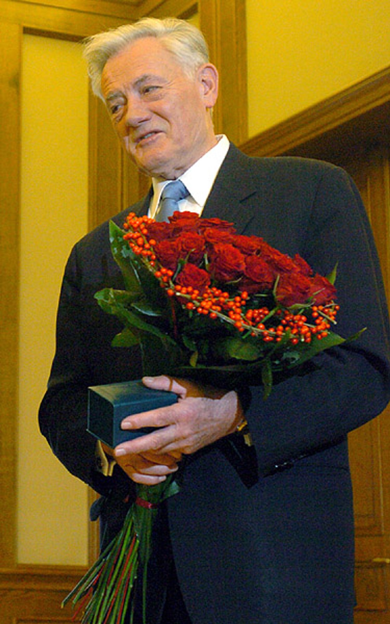 V.Adamkus - vėl populiariausias - Delfi